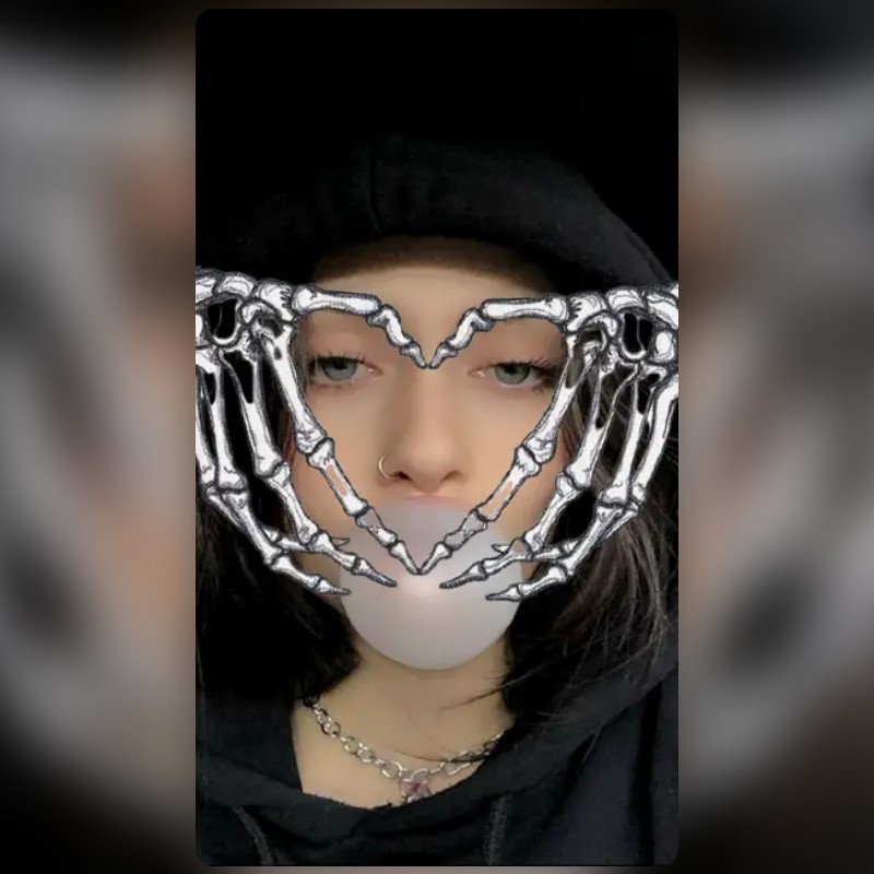 เลนส์ skeleton heart สร้างโดย Insyira - เลนส์และฟิลเตอร์ Snapchat