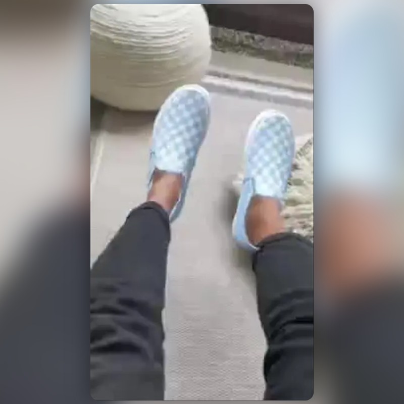 เลนส์ FF Shoe TryOn สร้างโดย Famous Footwear - เลนส์และฟิลเตอร์ Snapchat