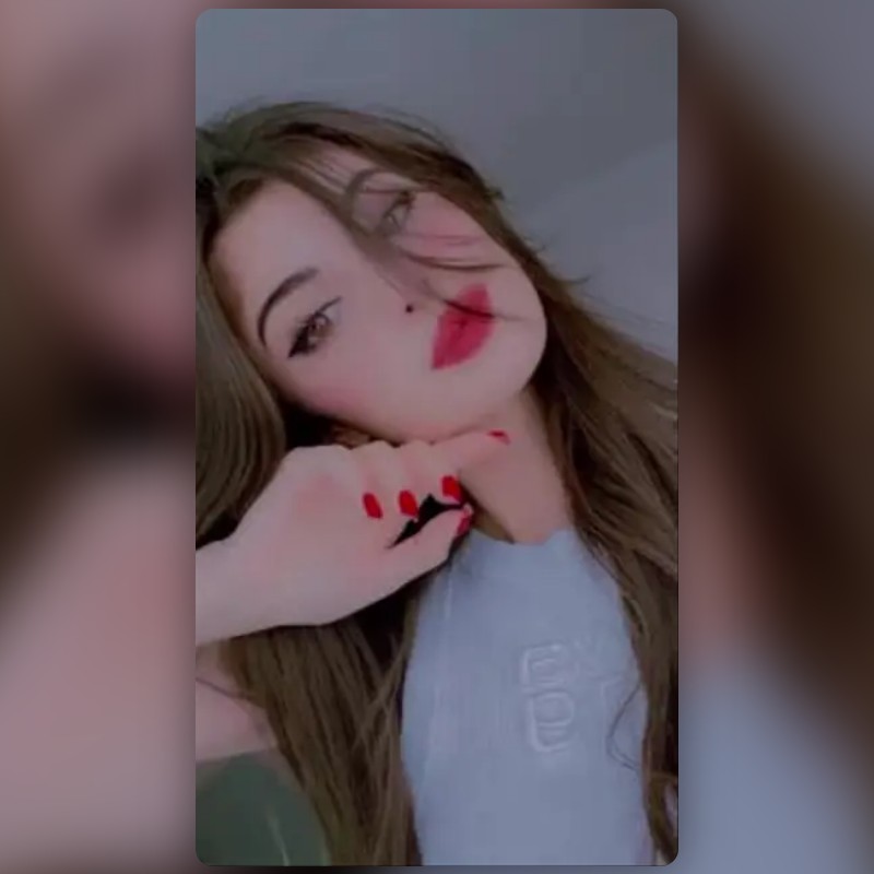 Gilded Pari Lens by Pari Filter 🩵 🦋 🩵 - Snapchat Lenses and Filters