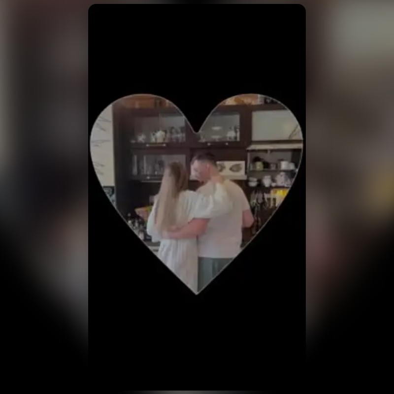 Heart Frame Lens by Snapchat - Snapchat Lenses and Filters