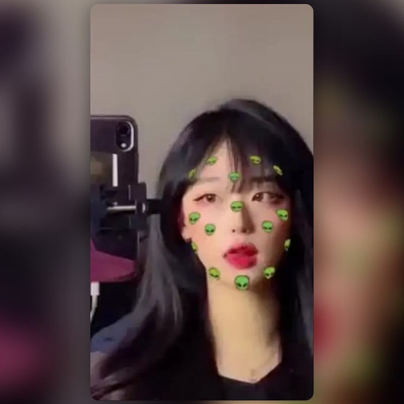 Alien Filter by Under 25 Carol D'silva | Snapchat Lenses