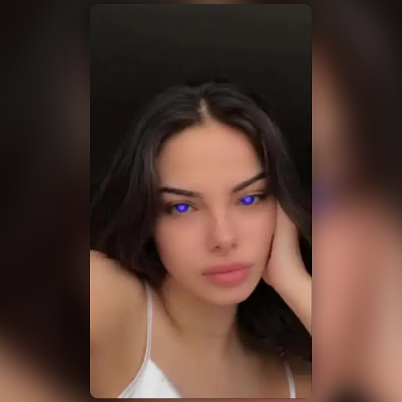 Neon Heart Lens by 𝒞𝒜𝑀𝐼𝑅 - Snapchat Lenses and Filters