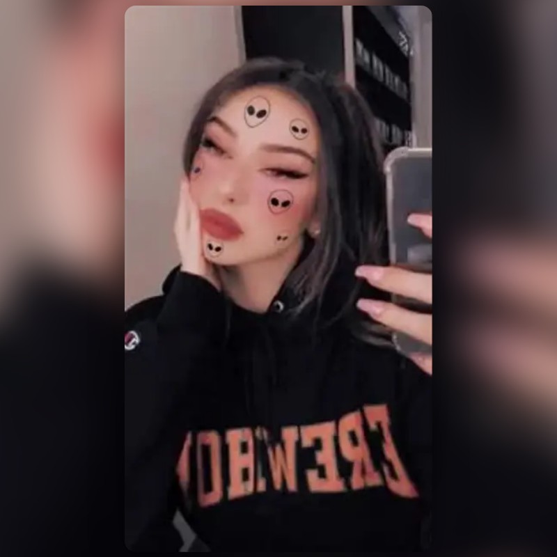 CUTE ALIEN Lens by 𝙰𝚅𝙾𝚇𝙰𝙳𝙾𝚁𝙰🦋 - Snapchat Lenses and Filters
