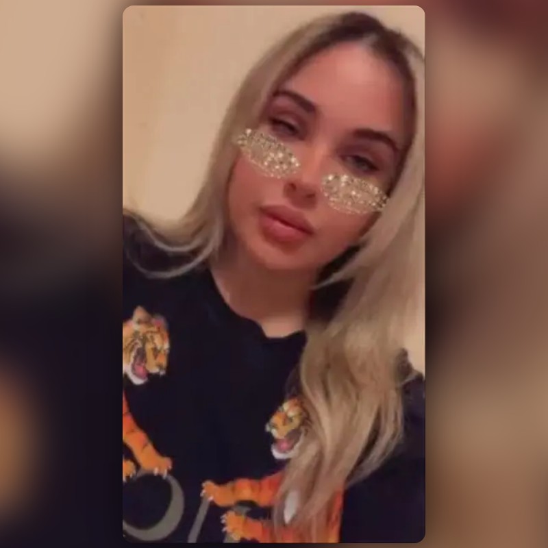 Gold Bling Lens by Sophie - Snapchat Lenses and Filters