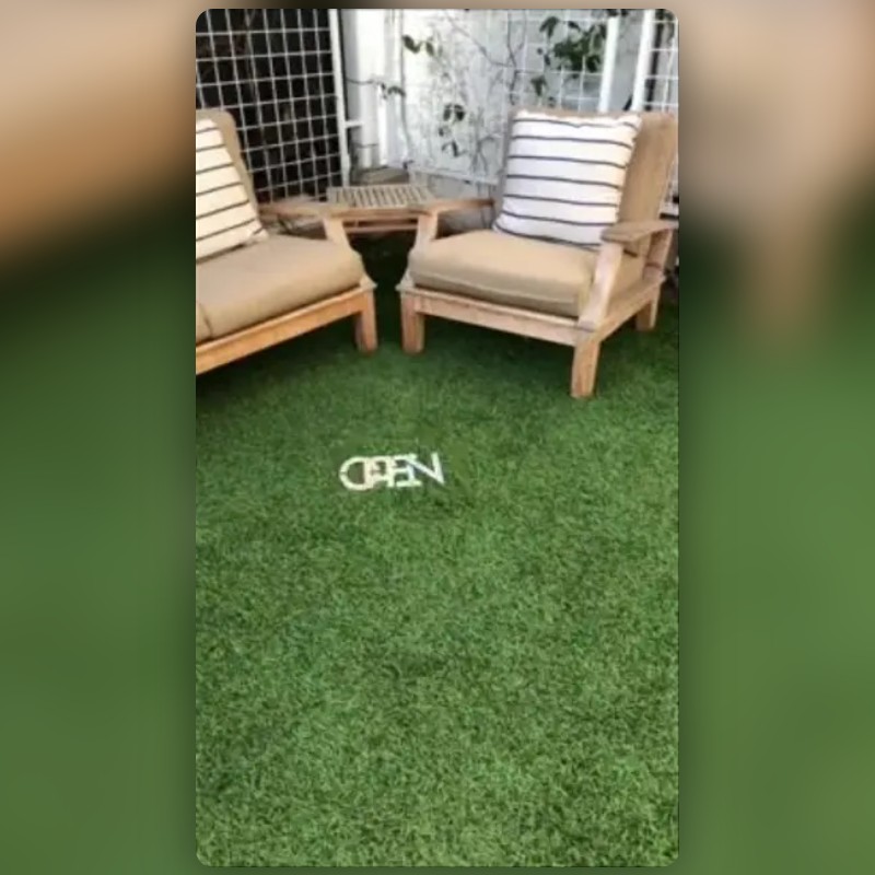 Confetti Hole Lens by فارس العسيري 🇸🇦 - Snapchat Lenses and Filters